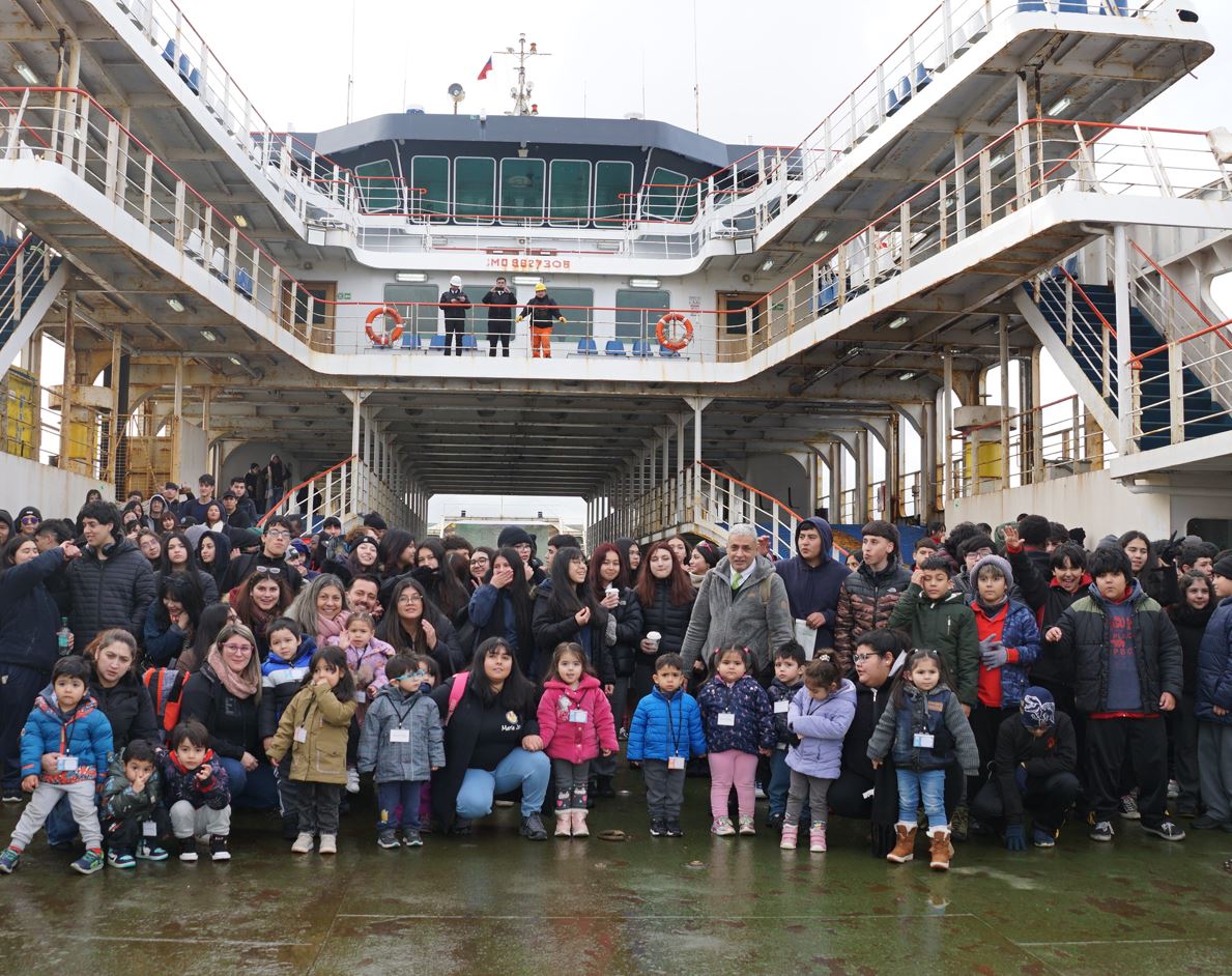 TABSA INVITO A ALUMNOS Y ADULTOS MAYORES A NAVEGAR POR LA BAHÍA DE ...